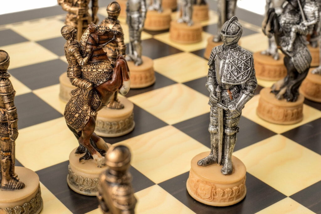 Jeu d'échec complet - Chevaliers du Moyen âge - Ebène - Roi 8 cm